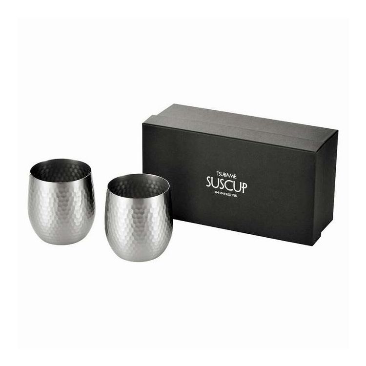 古くから金属加工の集積地として知られる新潟県燕三条地区。そこで熟練の職人が腕をふるって作り上げた金属カップです。「18-8ステンレス」は、耐食性・耐熱性に優れており錆びにくく衛生的なカップです。その18-8ステンレスに鎚目模様を入れ、艶消し...