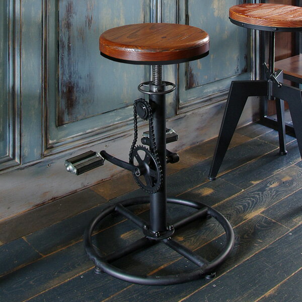 【内容】工業製品のような重厚さを活かしつつ、日常で使えるようにデザインされた「INDUSTRIAL（インダストリアル）」シリーズのバーチェア。まるで自転車のようなチェーンとペダルは存在感バツグン。もちろん素材にもこだわっているので丈夫で長く...