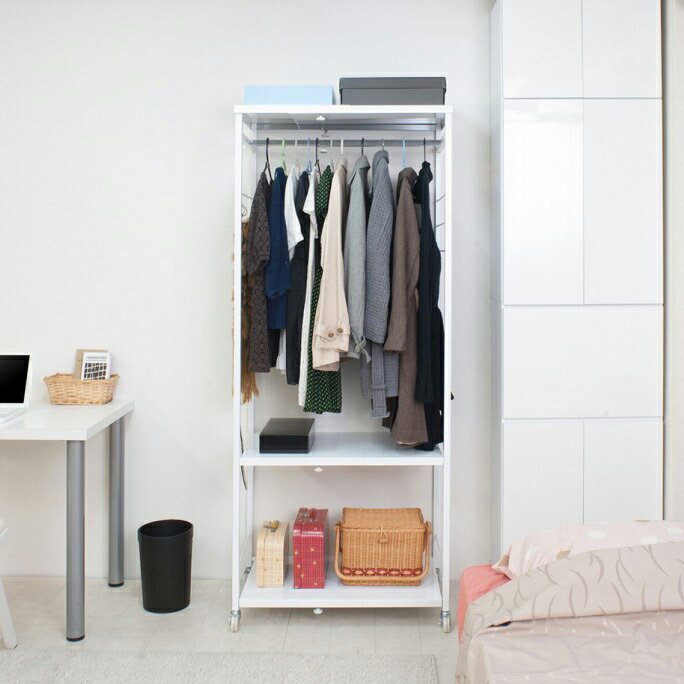 ■商品について/すっきりシンプルデザインでスチール製の頑丈なハンガーラックが新登場！スチールフレームで頑丈なつくり、それを支えるキャスターも大きめ頑丈で移動も楽々。ハンガーサイズは伸縮ができて置き場所や収納量によって自在にアレンジ可能。天板...