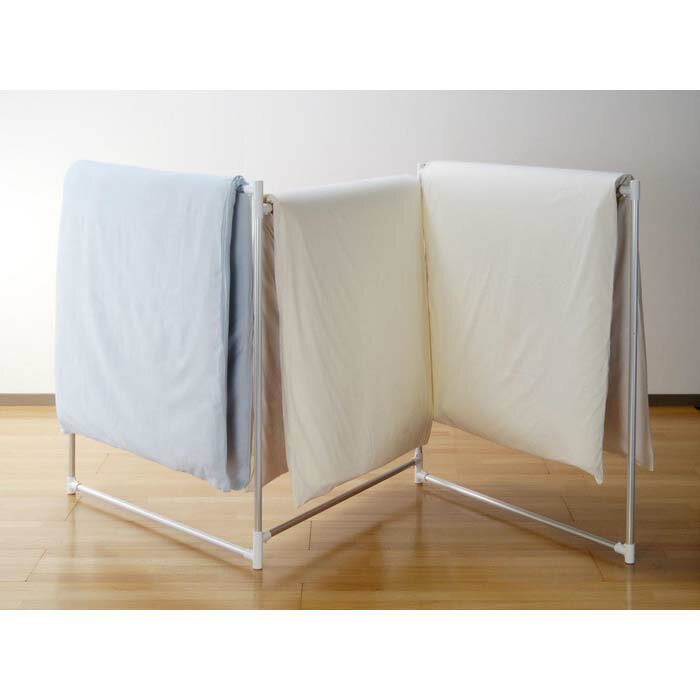 【商品サイズ】幅115×高さ127cm×3面【生産国】日本【材質】パイプ：アルミ合金(アルマイト仕上げ)、ジョイント：ABS樹脂【商品説明】スペースに合わせて形や角度を自在に変えられるアルミ製の物干しです。ふとんのほか、ふとんカバーやシーツ...