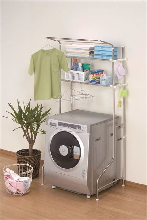 本体はサビに強いステンレスパイプを使用。ちょっとした洗濯物を掛けられる便利な仮り掛けバー付き。カフェカーテンを取り付けることで、収納物の目隠しができます。（カフェカーテンは付属していません。）幅は伸縮調整でき、洗濯機や防水パンのサイズに応じ...