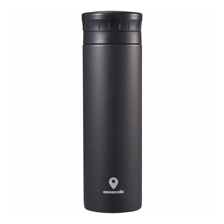 真空二重構造のステンレスマグ。半回転（140度）で開けられて閉めるのもラク！グッと掴んでしっかり回せる開けやすいフタ形状。リブがあるので手にかかって取り出しやすい。キズや剥げに強い塗装で、指紋が目立たないサラサラ触感。氷止め付きなので氷や飲...