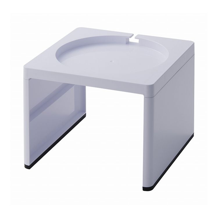 電気ケトルをピッタリおける、コンパクトなラック。ケトルの下に収納スペースを作ることができる。天面に円形のくぼみ付き。電源コードを通す溝がついており、コードを傷ませずに使える。脚裏には滑り止め付き。コーヒーや即席スープなどのパック、カップ麺や...