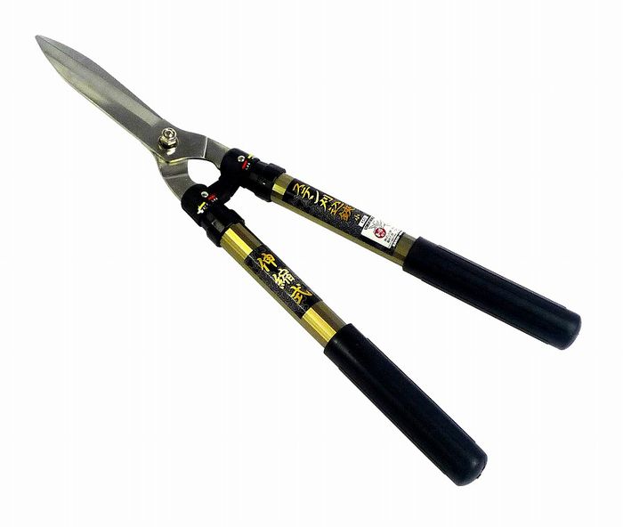 【商品詳細】伸縮タイプで、便利。切断許容範囲/伸ばした時：8mm、縮めた時：10mm　※生木の種類や季節によって異なります。全長：500〜650mm伸縮式ご使用にあたって：サビ防止のためご使用後は、きれいに汚れを取り、刃物は油で拭き取ってく...