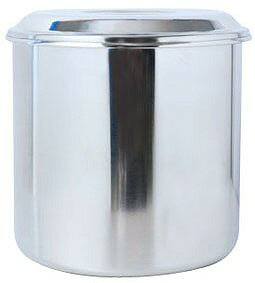 【商品詳細】ソース、しょうゆ、各種タレに強いモリブデンステンレス製。油圧プレスに依る一枚絞りですから製品が均一にできております。フタの裏側に引掛け金具がついておりますので使用する際、蓋の置き場所に困る事はありません。耐蝕・耐酸性に優れており...