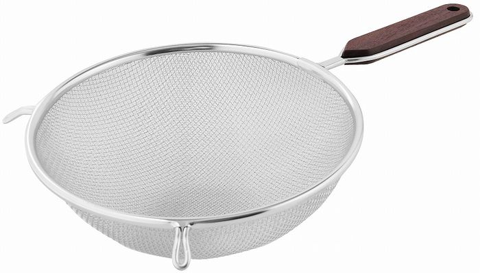 【商品詳細】呼び寸法：21cm全長：約390mm直径：約225mm高さ：約85mmストレーナー部：アミ2重（内側細目/外側荒目）耳付き18−8ステンレススチール【送料について】北海道、沖縄、離島は送料を頂きます。