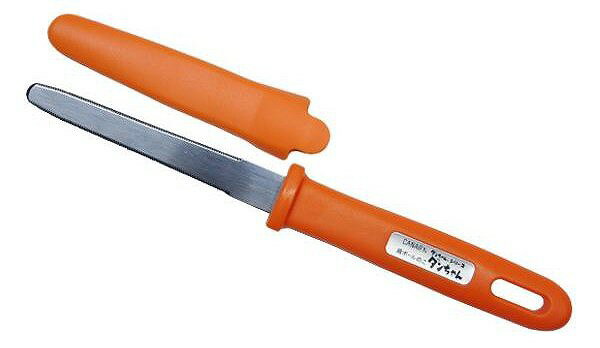 【商品詳細】段ボールザクザク切れる。手軽に使える段ボールのこぎり、工作や梱包・開封・減容に便利。特殊なギザ刃、鋭い切れ味を生むギザ刃で、段ボールだけでなく梱包用のPPバンドやビニール等も滑らずカットできます。両刃、どちらからでも使えます。曲...