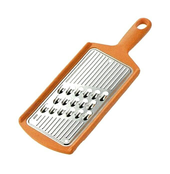 【商品詳細】きんぴら料理やいろいろな野菜のささがきに。太千切り（しりしり）がらくらく作れる。調理部はステンレス製で丈夫で衛生的。用途：きんぴら料理やいろいろな野菜のささがき全長：約270mm幅：約90mm質量：約75g食器洗浄機対応使用方法...