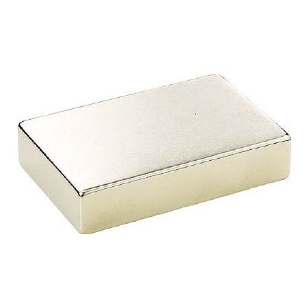【商品詳細】●磁石の中で最強の磁場をもつネオジム磁石です。●センサーやモーター部品として。●吸着力(N):14.7●幅(mm):5●表面磁束密度(T):0.32●厚み(mm):3●長さ(mm):15●マグネット:ネオジム磁石JANコード：4...