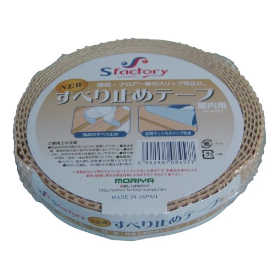 【商品詳細】●表面のエンボス加工は柔らかい樹脂素材を使用しており、靴下や素肌に優しいすべり止めテープです。●ハサミで自由な長さにカットできます。●屋内用の簡易すべり止めに。●色：ベージュ●幅(mm)：25●長さ(m)：5●厚さ(mm)：2....