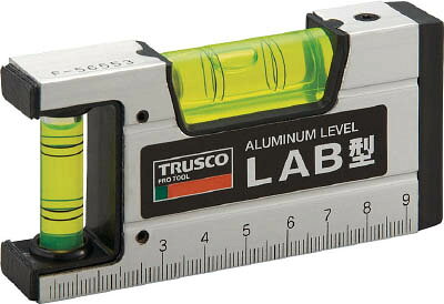 【メーカー型番】LABM-100【JANコード】4989999323337【ブランド】TRUSCO 　【特徴】●レンズ効果で大きく見えるカマボコ型気泡管です。（水平）●箱型フレーム・スケール目盛付です。●蓄光シート、精度保持耐ショックカバー...