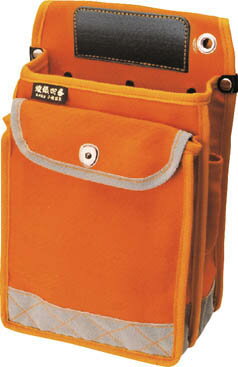 【メーカー型番】KCN-19DXBOR【JANコード】4934053011408【ブランド】コヅチ【特徴】●丈夫な国産厚綿布を使用しています。●パラフィン防水加工を施しています。●ベルト通部分にヨレ止め付です。●前面にフタ付ポケットが付いて...