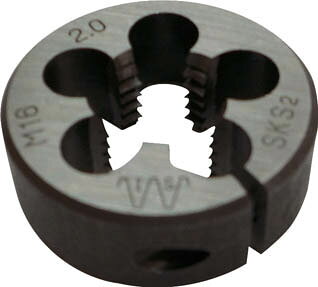 【メーカー型番】IS-RD-25-M3X0.5【JANコード】4957656265696【ブランド】IS　【特徴】●切り屑を逃がす穴を持っためねじ形の工具です。●調整ねじ付きです。【用途】●おねじ加工用。●被削材:低炭素鋼。【仕様】●呼び寸...