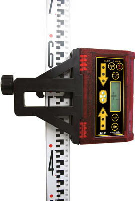 【メーカー型番】HS-240C【JANコード】4514095020165【ブランド】STS【特徴】●通常の回転型レーザーレベル用受光器より受光幅が長く、検出方向が広角な非常にシンプルな安価型マシンコントロールです。●重機にもスタッフ（標尺）...