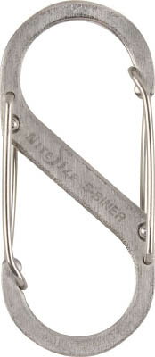 【メーカー型番】NI00738【JANコード】0094664007383【ブランド】NiteIze【特徴】●サビにくく、デザイン性に富んだステンレス製のS字型カラビナです。●外れにくい二つのフックで多才な使い道が可能です。●ベルトループやワ...