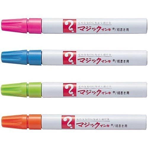 【商品詳細】品番：M500-T11油性マジックの定番！封筒などの宛名書きに便利な細書き。耐水性で木材、金属、ガラス、陶器、布、革、プラスチック、ゴムなど幅広い素材に使えます。書いた瞬間すぐ乾く速乾タイプ。●インク色／空色●線幅／1から1．5...