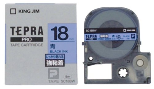 【商品型番】　SC18BW　【商品説明】　「キングジムテプラPROテープSC18BW(強粘着ラベル青/黒文字18mm幅)」は、キングジム18mm幅のテプラテープカートリッジです。強粘着の青色ラベルに黒文字。ビデオのタイトルなどにお役立て下さい。