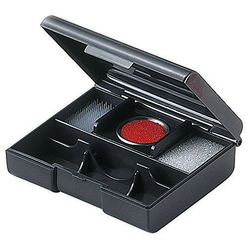 シャチハタ 印章セット CP-1JANコード：4974052135002重量:46gブラック切手やクリップなどの収納スペース付き。 机まわりをすっきり片づけられて、持ち歩くのにも便利な印章ケース。小さなコンパクトタイプや、筆記具も一緒に入れ...