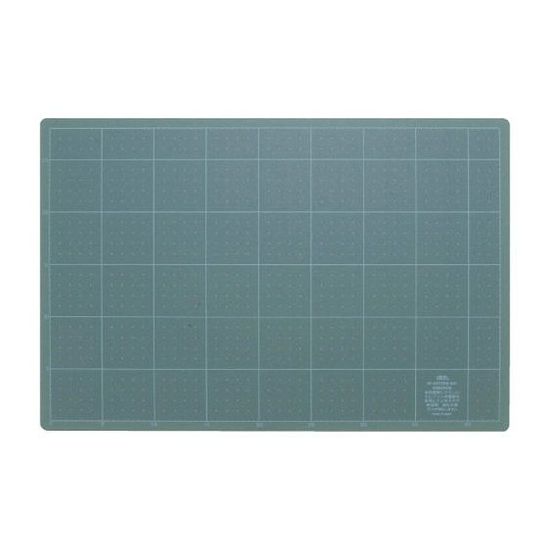 NT カッティングマット CM-452G 1枚JANコード：4904011013768特徴自然環境にやさしい「再生オレフィン系樹脂」を使用したカッティングマット。焼却時に塩素ガスが発生しない。切り抜きに便利な罫線が両面に入っています。切り抜...