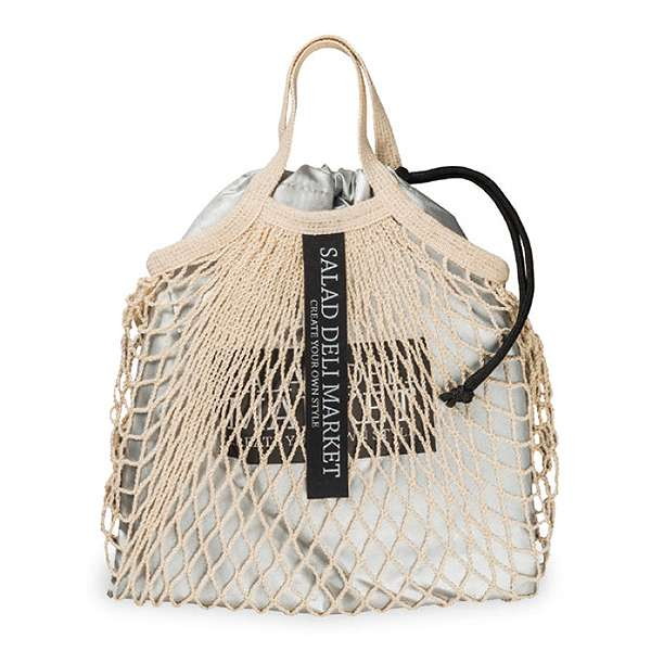 【商品説明】お弁当やエコバッグとしても使えるランチバッグ 保冷バッグを外して編みバッグだけでも使える 保冷バッグだけでも使える お弁当を入れたり普段のお買い物にも使える 開閉がしやすい巾着タイプの保冷バッグ【商品情報】■サイズ約 横26×縦...