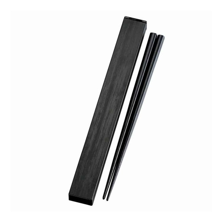 【商品説明】木目調の箸箱と天然木のお箸セットです。お弁当に使いやすいサイズ感です。塗り箸には天然木を使用しています。先端に滑り止めが付いています。『WOOD STYLE』シリーズで揃えると統一感があります。【商品情報】■サイズ約 幅22.5...