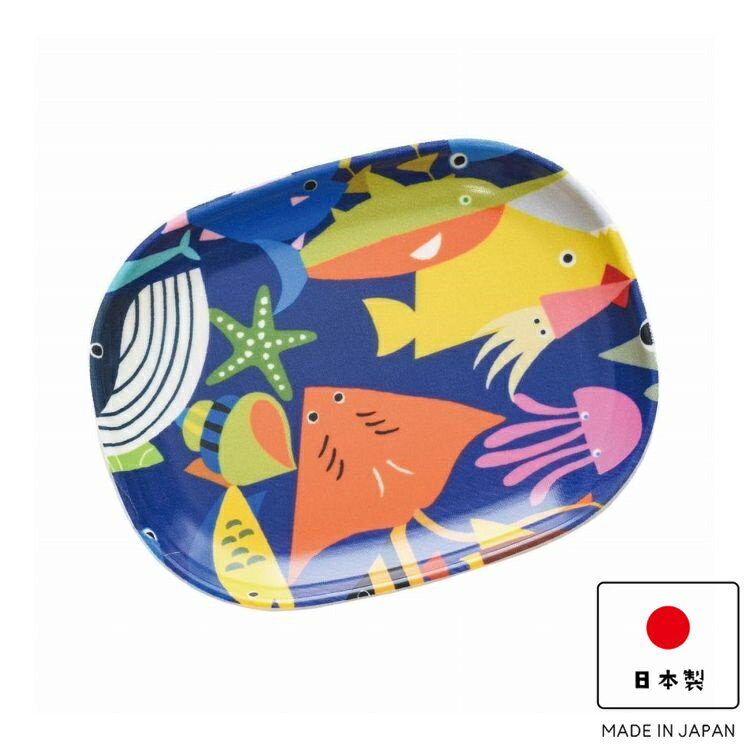 【商品説明】かわいいイラストの布貼り加工が施されたトレイです。食事の配膳や、ランチョンマットとしても便利です。食べこぼしで汚れても水洗い可能だからお手入れが簡単です。小物やアクセサリートレイとしても使用できます。複数枚揃えて使用してもスタッ...