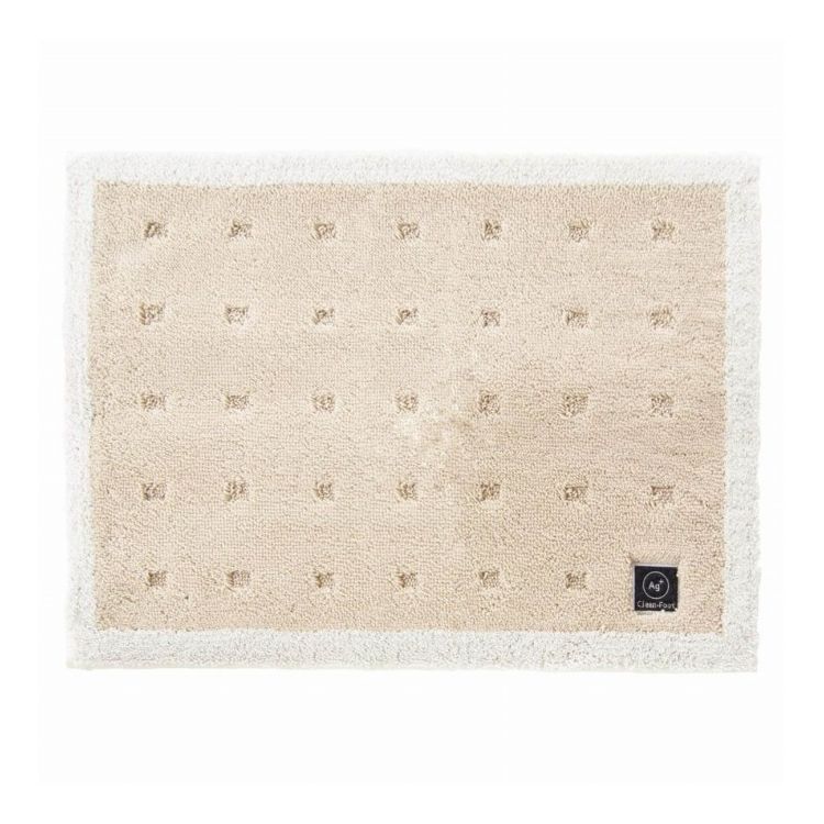【商品説明】 銀イオンの防臭加工でいつも清潔にお使いいただけます。 45×60cmサイズのバスマットです。 速乾性があるのですぐにサラサラ、足にふんわりと馴染みます。 バスマットとしての用途以外にも玄関やリビングなど様々な場所でお使い頂けま...