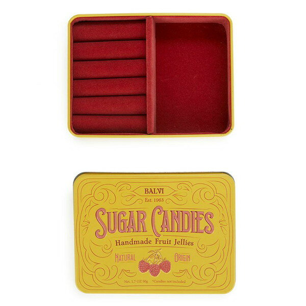 【商品説明】海外のお菓子を思わせるかわいいジュエリーボックスです。パッと目を引くイエローが飾るだけで空間を明るくします。中は起毛生地の仕切り付きです。お気に入りのアクセサリーをやさしく収納できます。【商品情報】■サイズ約 幅12.5×奥行9...