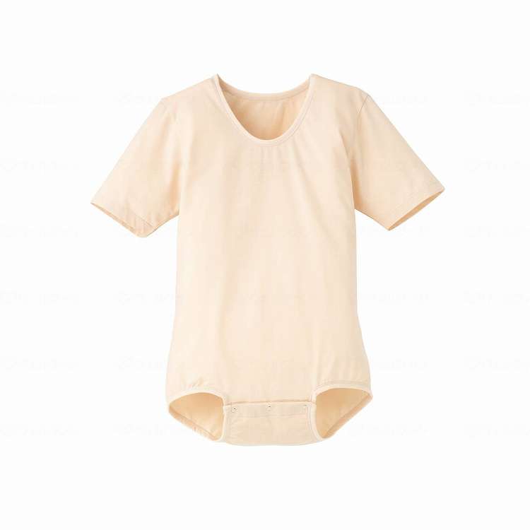 【商品説明】○股下のホックの開閉でオムツやパッドの交換が簡単にできます。タテ・ヨコに伸び縮みする素材を使用しています。 ○オムツホルダーが一体式なので、はだけずにオムツを定位置に保てる肌着です。 ○伸縮性に優れた「ツーウェイニット」素材です...