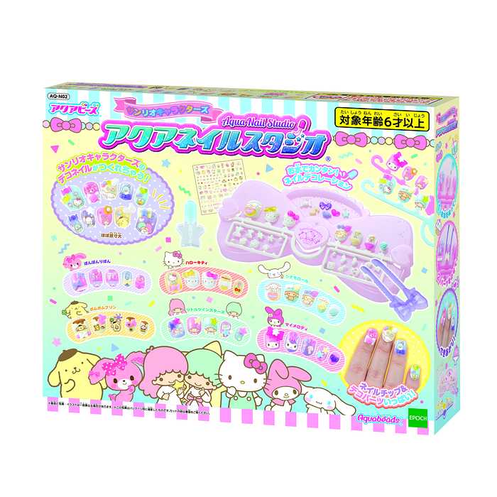 お水をぬってデコパーツをのせるだけ！色とりどりのネイルチップ、たくさんのデコパーツとかわいいネイルシールで、「サンリオキャラクターズ」のキャラクターたちをイメージしたネイルをデザインできます。デザインしたネイルは両面テープでつめに付けること...