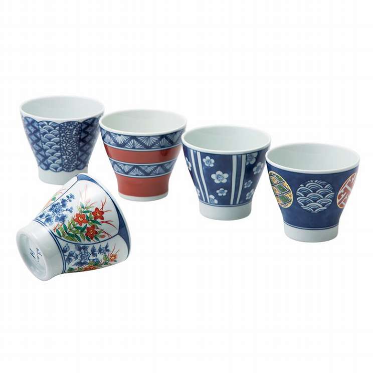 【商品詳細】地紋や色絵、花絵で構成された五文様。色んな飲み物に使えるフリーカップのセットです。材質:磁器生産国:日本【代引きについて】こちらの商品は、代引きでの出荷は受け付けておりません。【送料について】北海道、沖縄、離島は送料を頂きます。