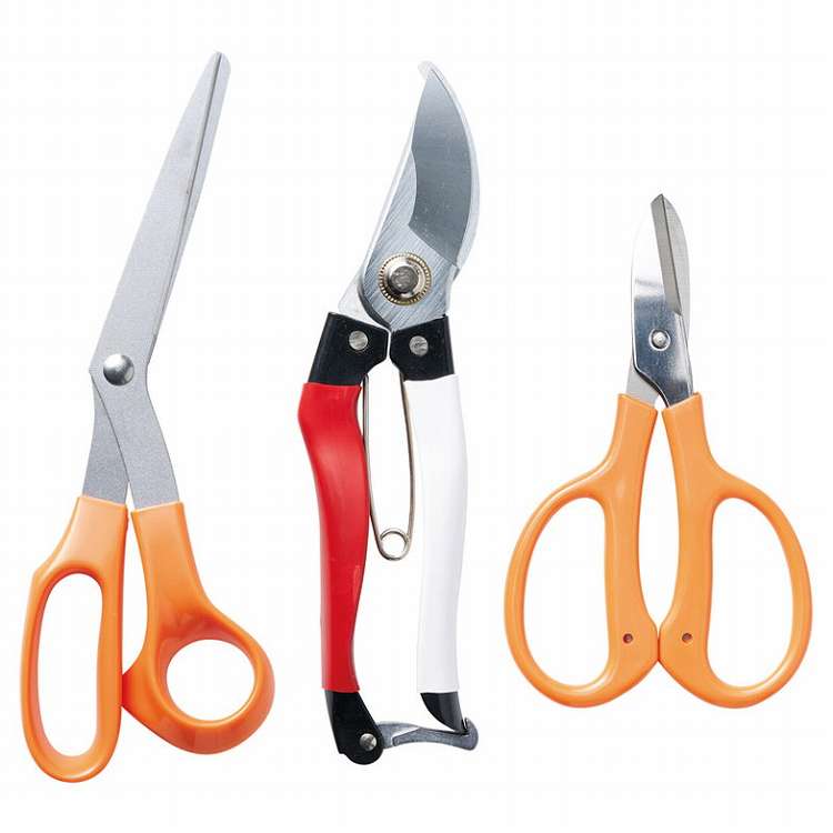 【商品詳細】庭つくり、野菜作り、盆栽、生花など幅広くお使いいただけます。材質:刃部:刃物鋼、柄部:ABS樹脂生産国:日本・中国セット内容:万能鋏（全長21cm）・剪定鋏（全長20cm）・盆栽鋏（全長15cm）×各1【代引きについて】こちらの...