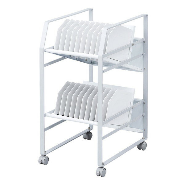 【商品特長】簡易的に、省スペースでタブレットを20台（10台×2段）収納できるワゴン。■タブレットをファイルのように収納できるワゴンです。■10台×2段で20台の収納が可能です。■棚板は初期設定で水平設置・斜め設置の2通りが選択できます。■...