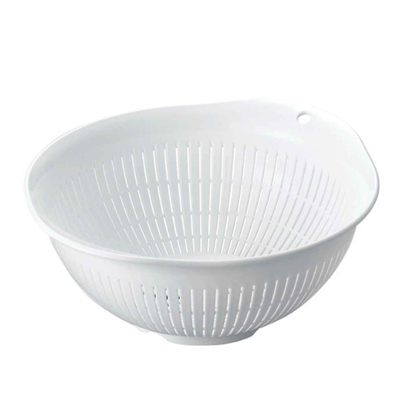 【商品説明】軽くて扱いやすく普段使いにぴったりフックに掛けられる穴付き持ちやすい縁のカーブ形状【商品情報】■サイズ約 幅25.5×奥行23.2×高さ9.9（cm） 重量：約 139g■材質ポリプロピレン（耐熱温度110度）■生産国日本製■セ...