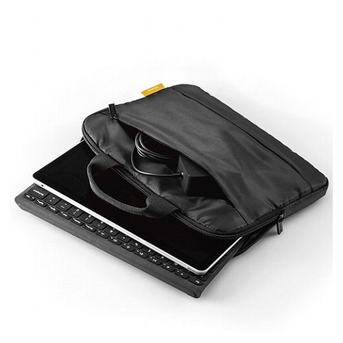 【商品特長】■持ち運びにも便利なハンドル付きSurfaceGo3、SurfaceGo2、SurfaceGo用インナーバッグです。■小物を収納できるフロントポケットがついています。■ケース内側には機器本体を傷つけにくい起毛素材を使用しています...