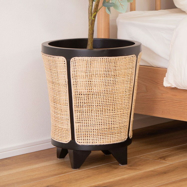 ■商品サイズ幅32×奥行32×高さ38cm■素材天然木(ミンディ) ラッカー塗装 ラタン■生産国インドネシア【代引きについて】こちらの商品は、代引きでの出荷は受け付けておりません。【送料について】北海道、沖縄、離島は送料を頂きます。