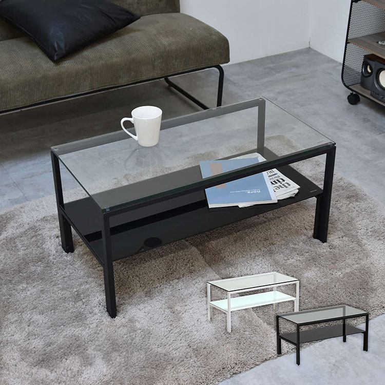 ■天板、棚板に強化ガラスを使用したシンプルなセンターテーブル。天板には透明なガラスを使用し圧迫感を軽減し、棚板にはブラック、ホワイトのガラスを使用する事でインテリア性を高め、フレームには長方形のパイプを使用しておりますのでシンプルながらもア...