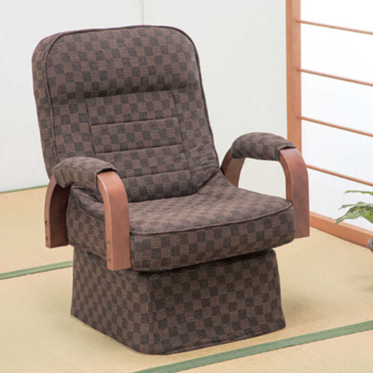 ゆったりくつろぐ贅沢なひと時。長時間座っても疲れにくいクッション性。収納時は背もたれが折りたためます。背3段階リクライニング。360度回転式。■商品サイズサイズ:(約)幅58×奥行48〜62×高さ71cm・座面高:(約)31cm■素材構造部...