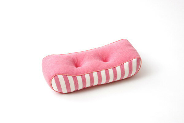 原産国:中国素材:側地=ポリエステル65%、綿35% 中綿=ウレタンフォーム※洗えません。ソファに座るときの腰当てや、ちょっとした枕にも。足をのせればむくみ防止にもなる便利なクッションです。シンプルなデザインなので、お部屋のテイストを問わず...