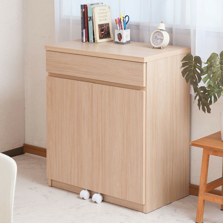 デスクなのにデスクに見えない。使う時は機能満載！どんなお部屋にも合うデザイン・色合いのスクエアパソコンデスクが登場!シンプルなデザインながらも、様々な便利機能を兼ね備え、また、木の質感をリアルに表現しているこだわりのシートを使用しています。...