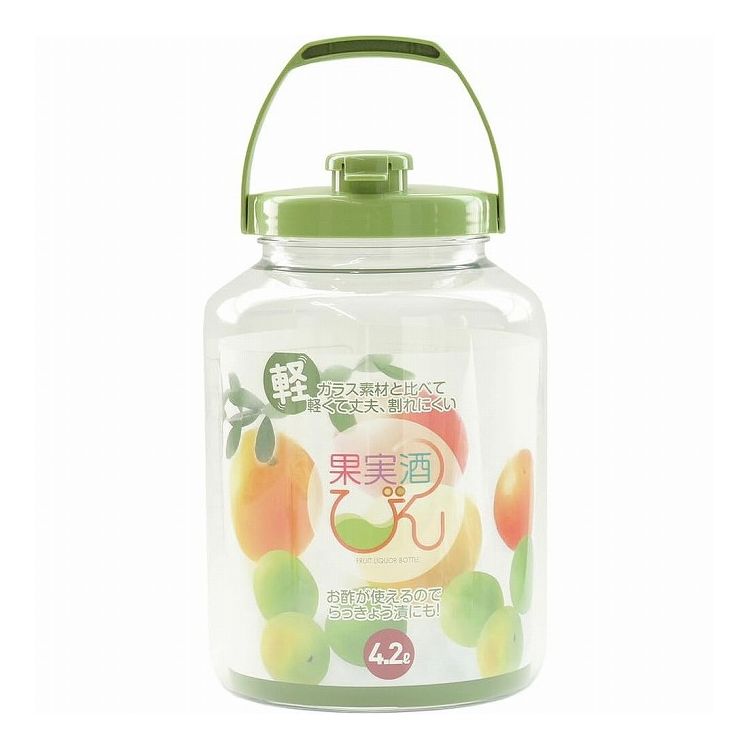 軽くて丈夫なプラスチック製の果実酒びん。丸い果物などをきれいに格納できる丸型の4.2リットルサイズ丈夫で割れにくく、とても軽いPET樹脂製。酸に強く、においや汚れもつきにくいので、酢漬けや果実酒・酵素シロップづくりなど様々な用途で使える。ワ...