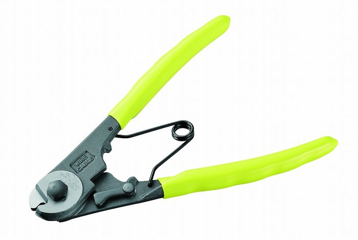【商品詳細】ワイヤーロープをほぐさず切る。巻きこみながら切るので、ワイヤーロープが逃げず、切断面のワイヤーがほつれずに切れます。はさみと同じ切り方で、切断面がまっすぐに切れます。持ち運びに便利なワンタッチ開閉ロック機能付きです。使用時に片手...