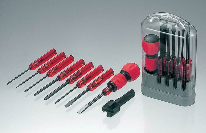 【商品詳細】使用頻度の高いサイズをセット。力の入る電工グリップ。マグネット付、軸部が磁力を帯び、ネジを落としにくくなっています。セット内容：（〜）2.5、（〜）5.5、（〜）6、（＋）0、（＋）1、（＋）2、針、ギムネ差替式電工グリップヒー...