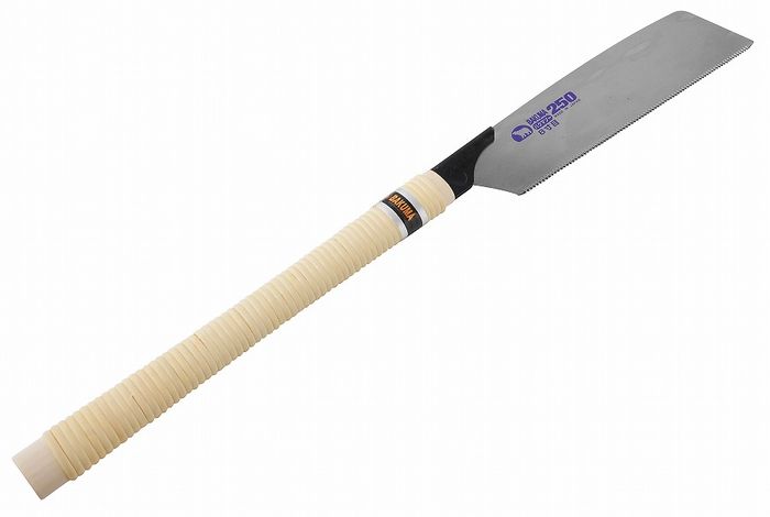 【商品詳細】刃先には衝撃焼入を施してありますので耐久性に優れシャープな切れ味を長期間保てます。刃渡り：250mm刃数168製品サイズ（約mm）：588×60×22SK‐4日本製【送料について】北海道、沖縄、離島は送料を頂きます。