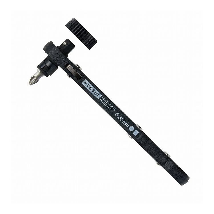 【商品特長】【製品サイズ(mm)】・長さ132・幅43・高さ23【生産国】台湾【仕様】用途：家具の組立、工事の際に付属ビット：+2ビット差込部六角対辺：6.35mmヘッド厚：28.6mm仕様：ラチェット式仕様：早回し可能(スピードリング)薄...