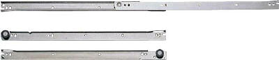 【メーカー型番】RKA5-300SUS【JANコード】4510932004800【ブランド】スガツネ工業【特徴】●ローラタイプの3/4スライドの2段引きレールです。●レールの脱着ができます。●引き出しを閉める時最後まで押し込まなくても全閉状...