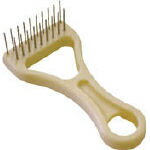 【メーカー型番】CL-381-810-0【JANコード】4904771105796【ブランド】テラモト【特徴】●ほうきの毛に絡みついたゴミを手を汚さずに取れます。【用途】●毛カキ。【仕様】●幅(mm):70●長さ(mm):140●質量(g)...