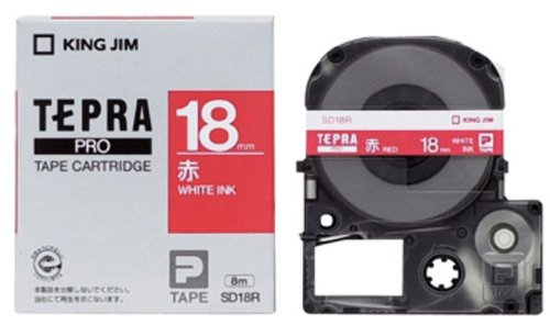【商品型番】　SD18R　【商品説明】　●長さ／8m●ラベル色カラーラベル〈ビビッド〉赤〈白文字〉●ラベル幅18mm●単位／1個※「テプラ」TRシリーズ用のTRカートリッジと「テプラ」PRO用のPROカートリッジとは互換性がありません。
