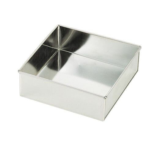 田中糧機 ブリキ 角型デコレーション型 小 WDK08003 JANコード 4961408143507●サイズ:小●(内寸)幅×奥行×高さ(mm):150×150×60●材質：アルミ【送料について】北海道、沖縄、離島は送料を頂きます。