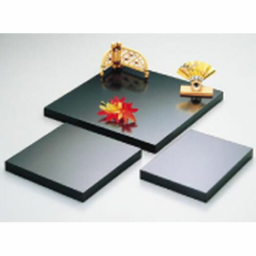 ヤマコー 黒塗り飾台 大 QKZ02001 JANコード 4988484421145●サイズ:大●幅×奥行×高さ(mm):300×300×20●材質：MDF■※垣根・飾扇・造花は別売です。【送料について】北海道、沖縄、離島は送料を頂きます。